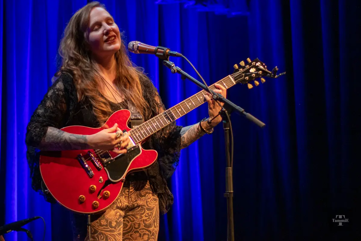 Sarah King & Sydney Worthley Kick off Women's History Month at The Linda
