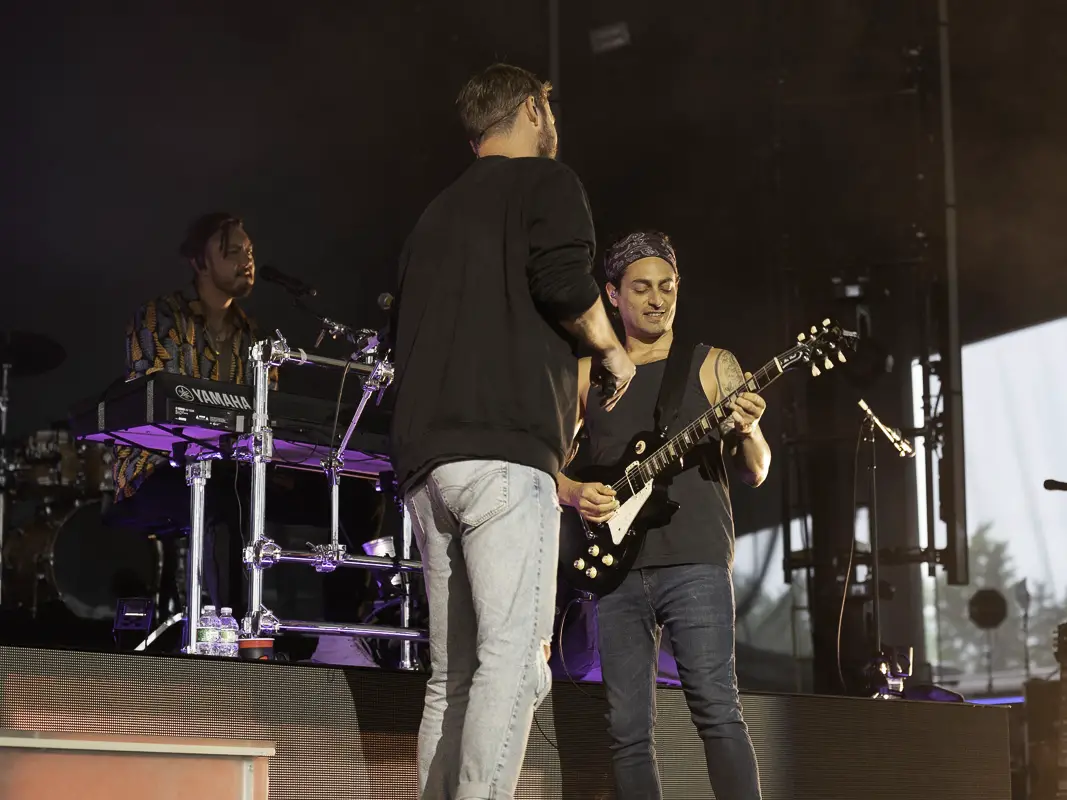 Stormy forecast doesn't stop Sam Hunt fans at Darien Lake
