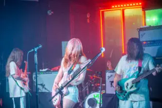 Wet Leg Delivers Performance at Brooklyn’s Intimate Market Hotel